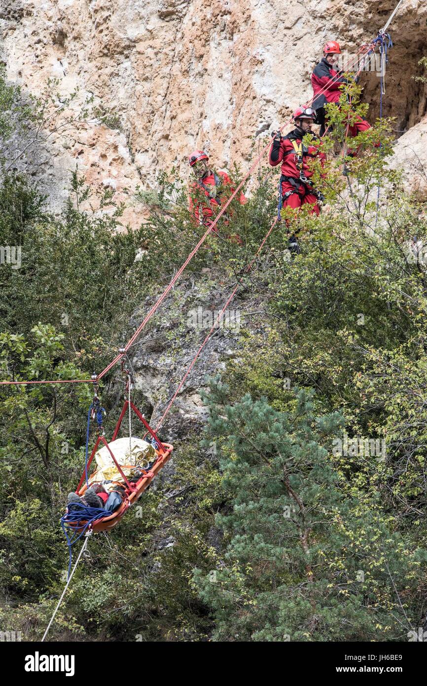 FIREFIGHTERS IN DANGEROUS PLACES Stock Photo - Alamy
