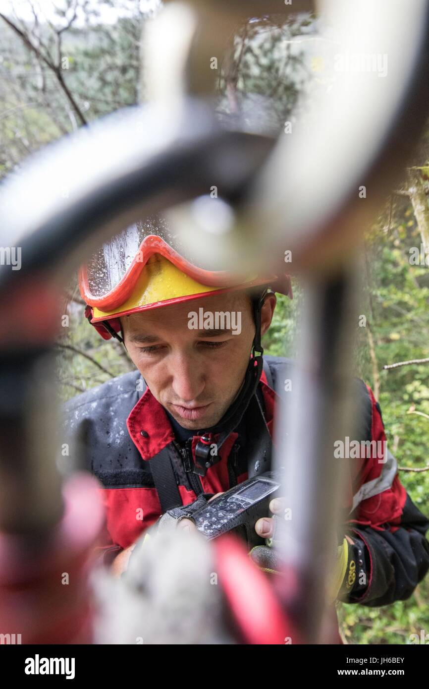 FIREFIGHTERS IN DANGEROUS PLACES Stock Photo - Alamy