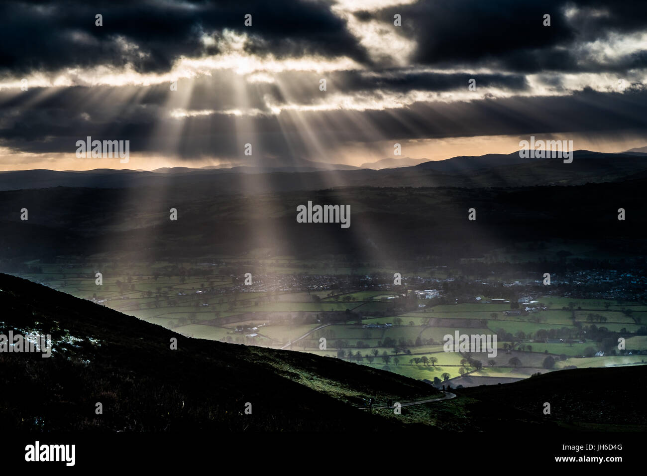 Valley sunbeams hi-res stock photography and images - Alamy