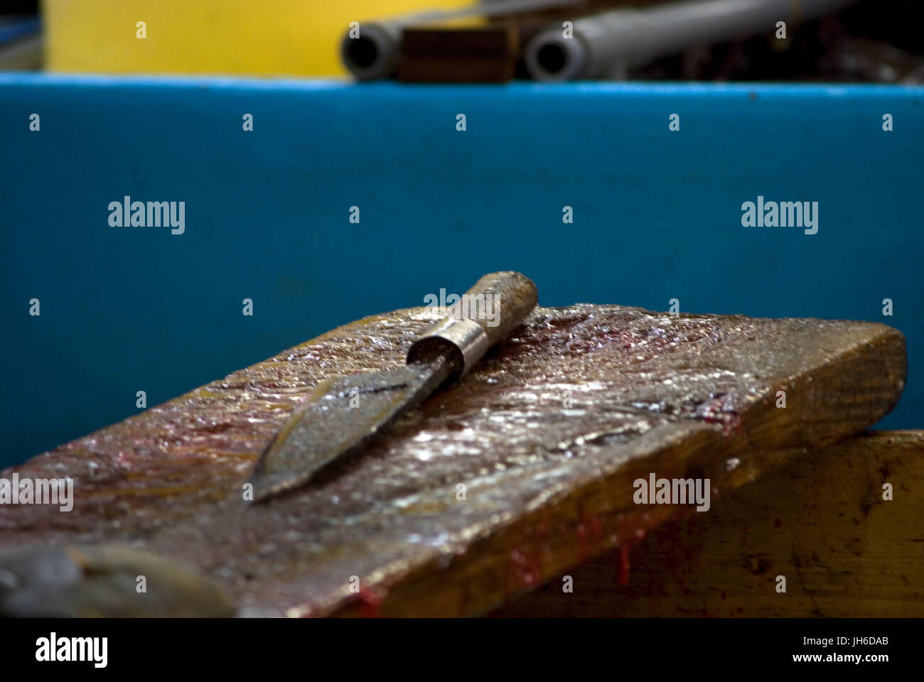 Fishmonger's knife on a table at Tokyo Tsukiji fish market Stock Photo ...