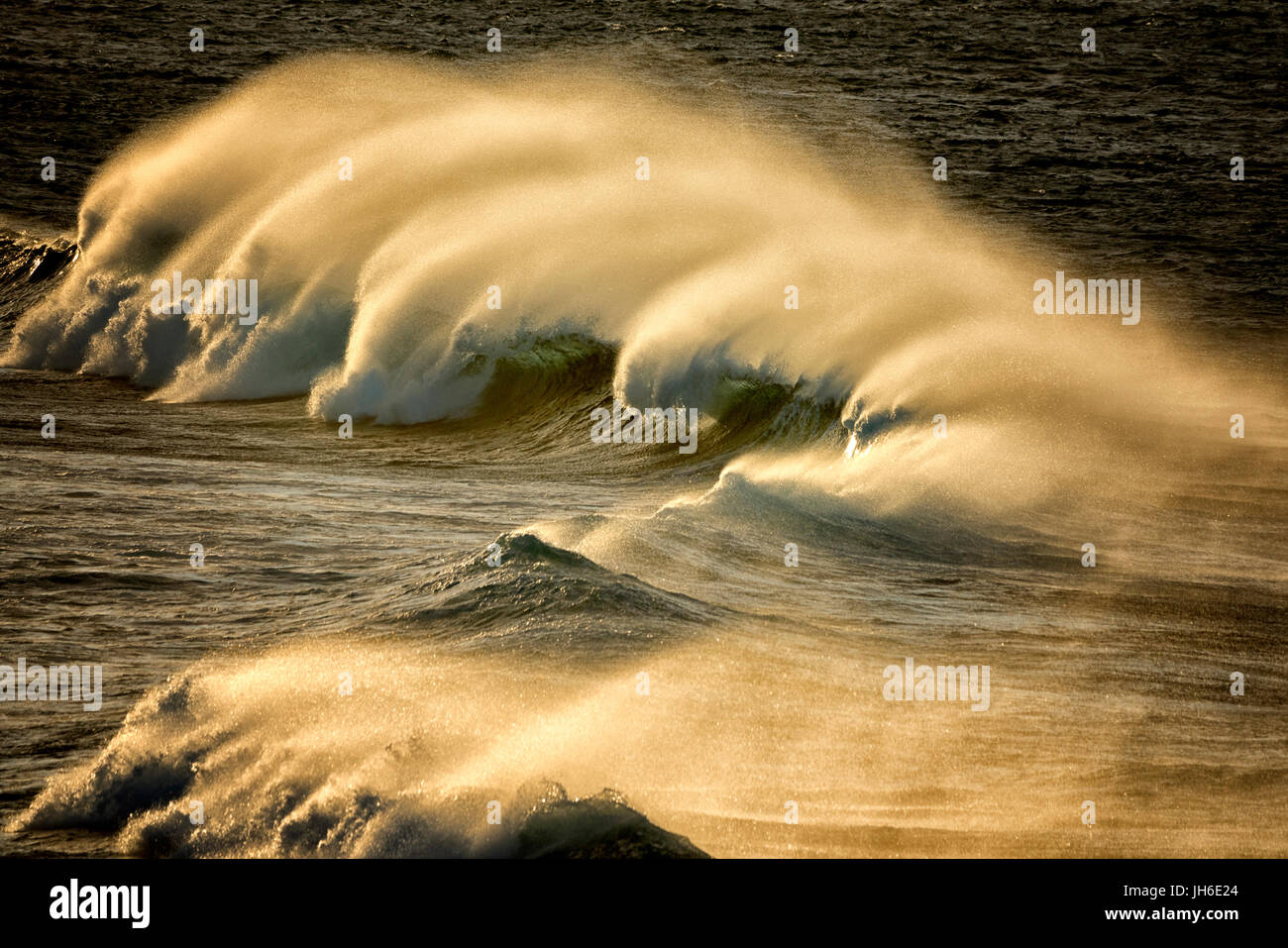 Wind blowing tops off waves hi-res stock photography and images - Alamy