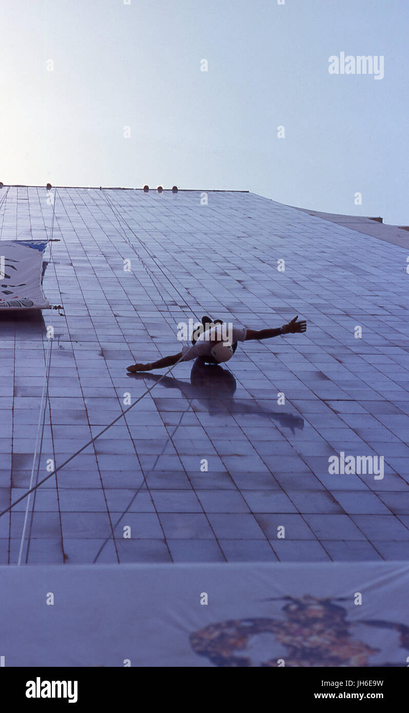 By rappelling down building hi-res stock photography and images - Alamy