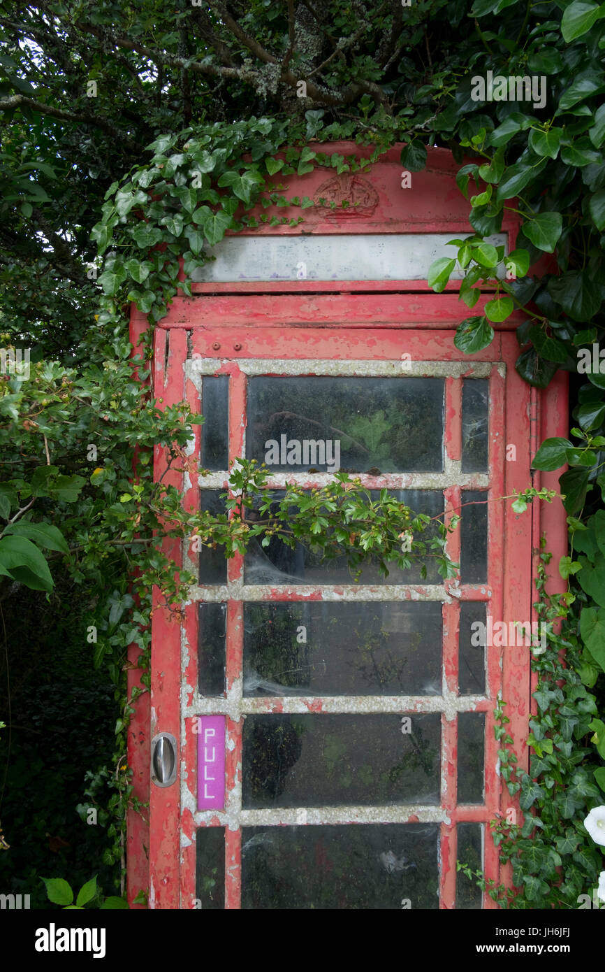 Distressed old style red British phone booth Stock Photo - Alamy