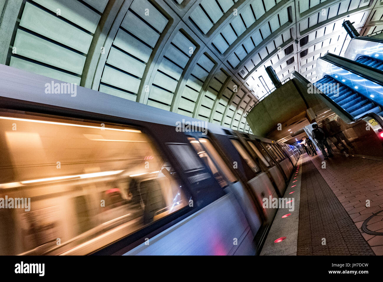 Images of commuters and trains taken on the Orange line from Northern ...