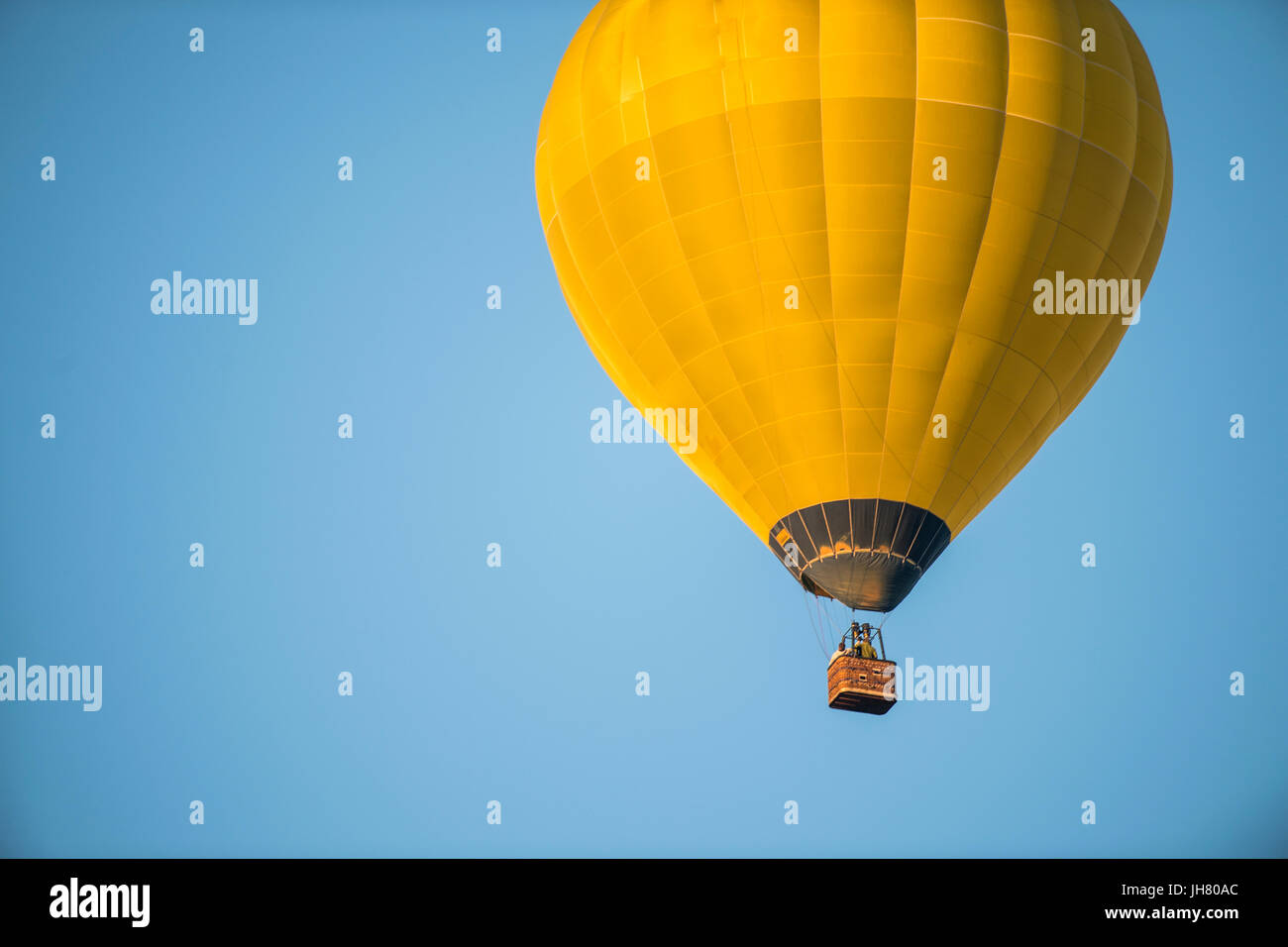 a single balloon in a blue sky Stock Photo - Alamy