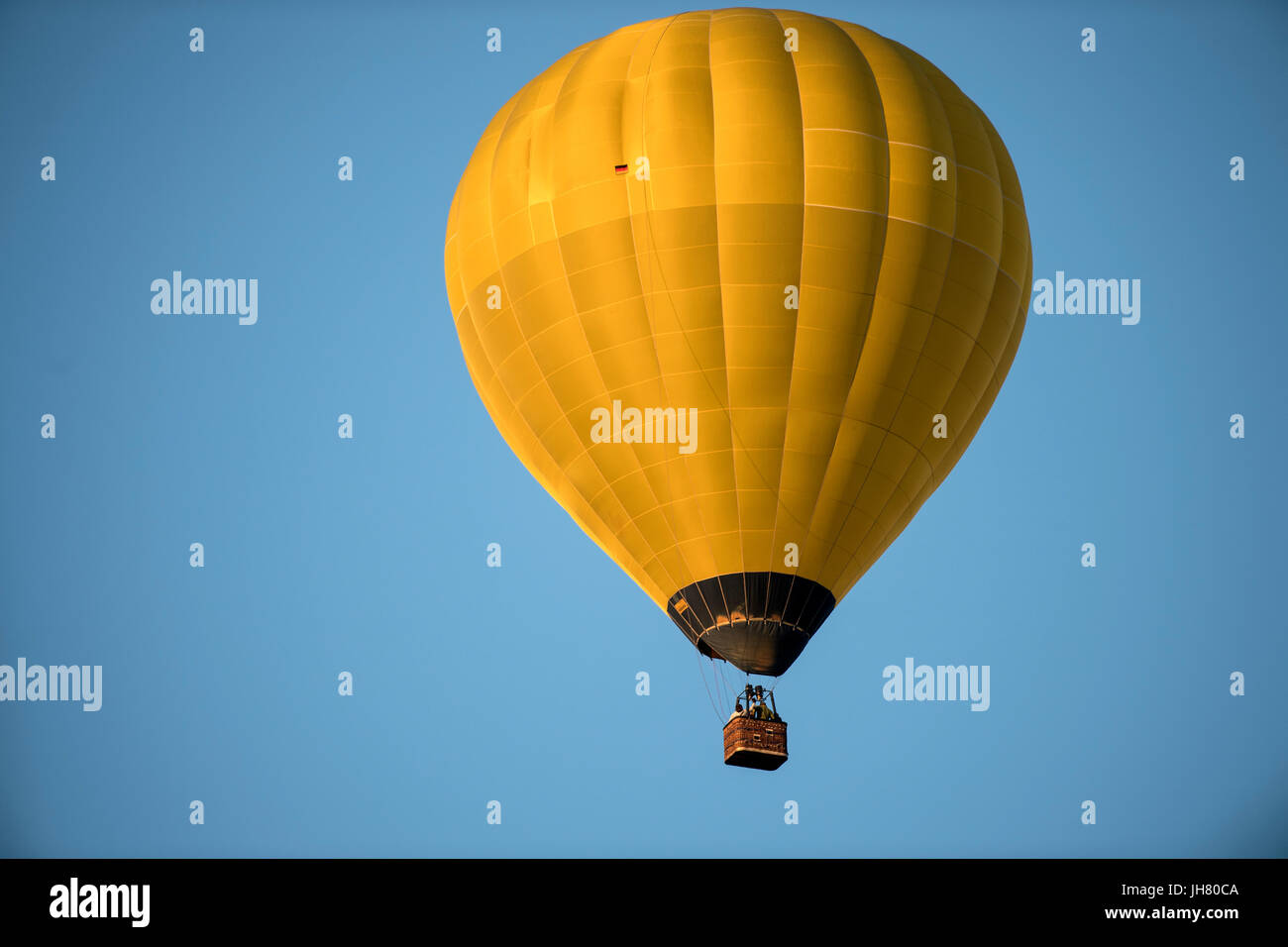 a single balloon in a blue sky Stock Photo - Alamy
