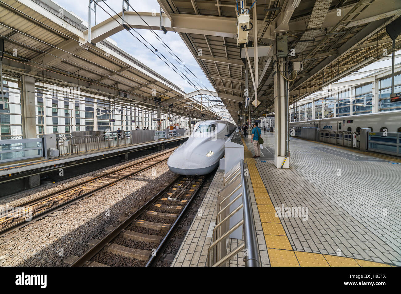 Shinkansen jr700 hi-res stock photography and images - Alamy