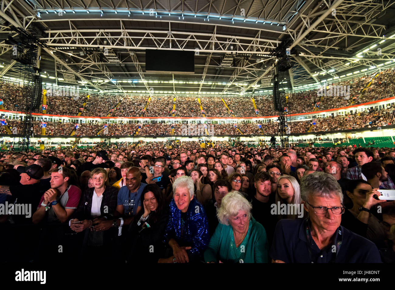 Coldplay Concert Stock Photos & Coldplay Concert Stock Images - Alamy