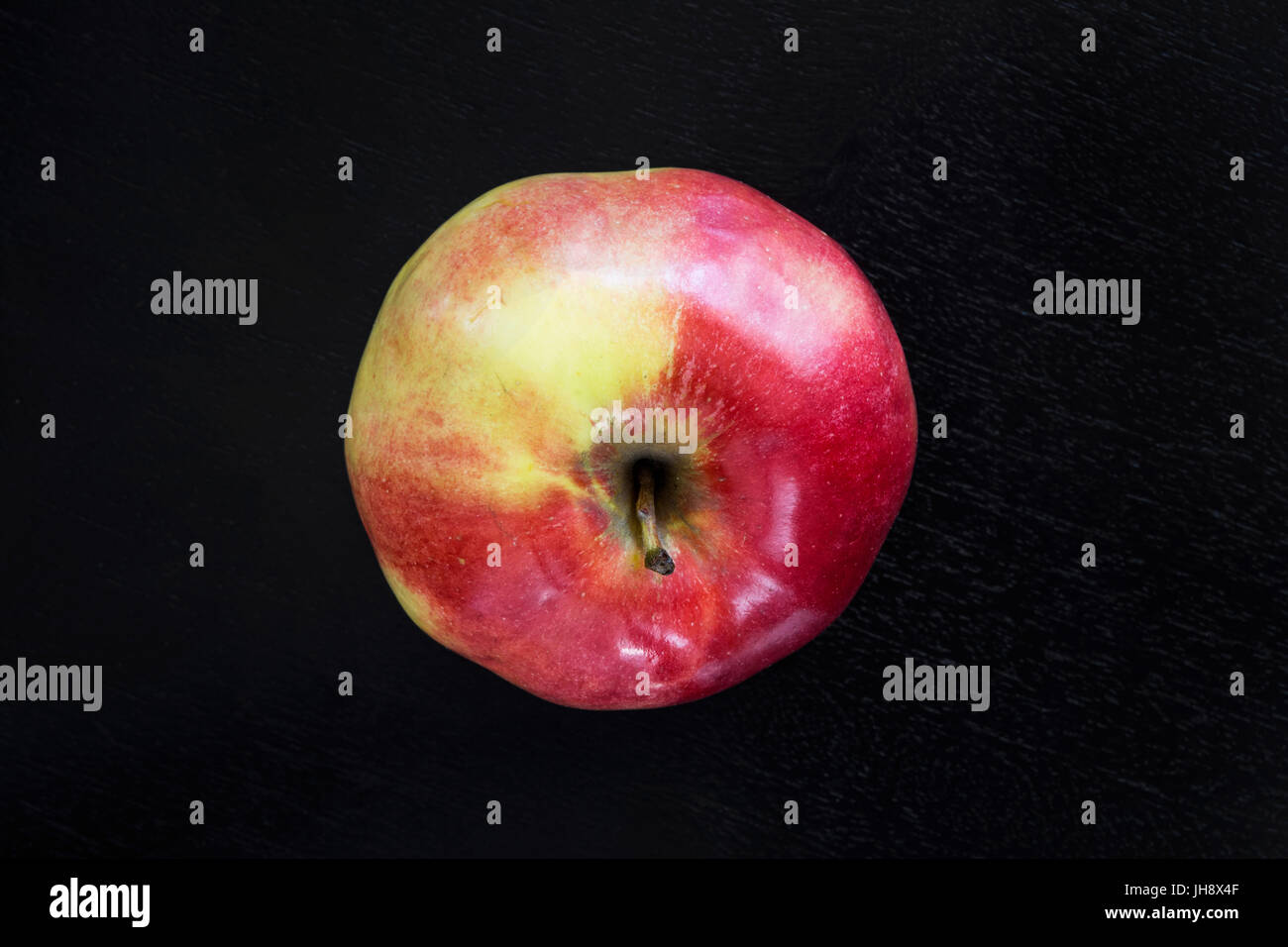 Red apple from above hi-res stock photography and images - Alamy