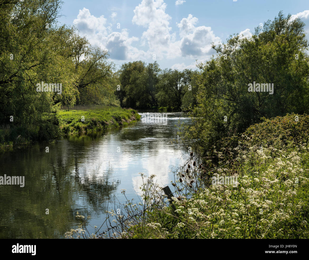 Beautiful English countryside landscape in idyllic sunshine conditions ...