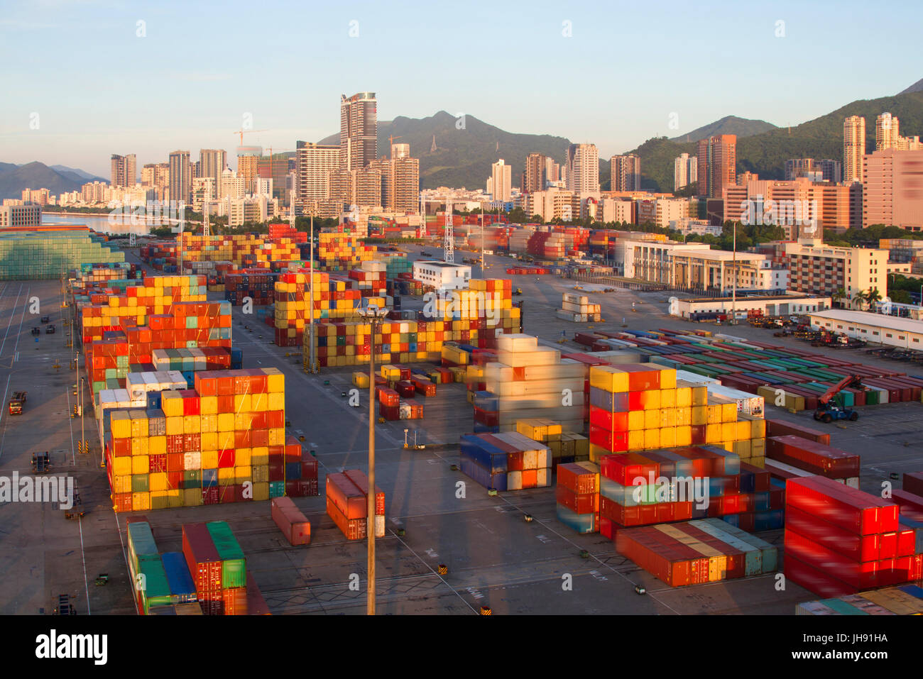 Crowded dock china hi-res stock photography and images - Alamy