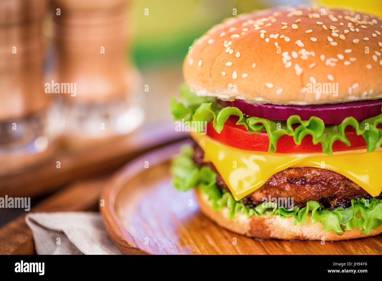 Tasty and appetizing hamburger cheeseburger Stock Photo - Alamy