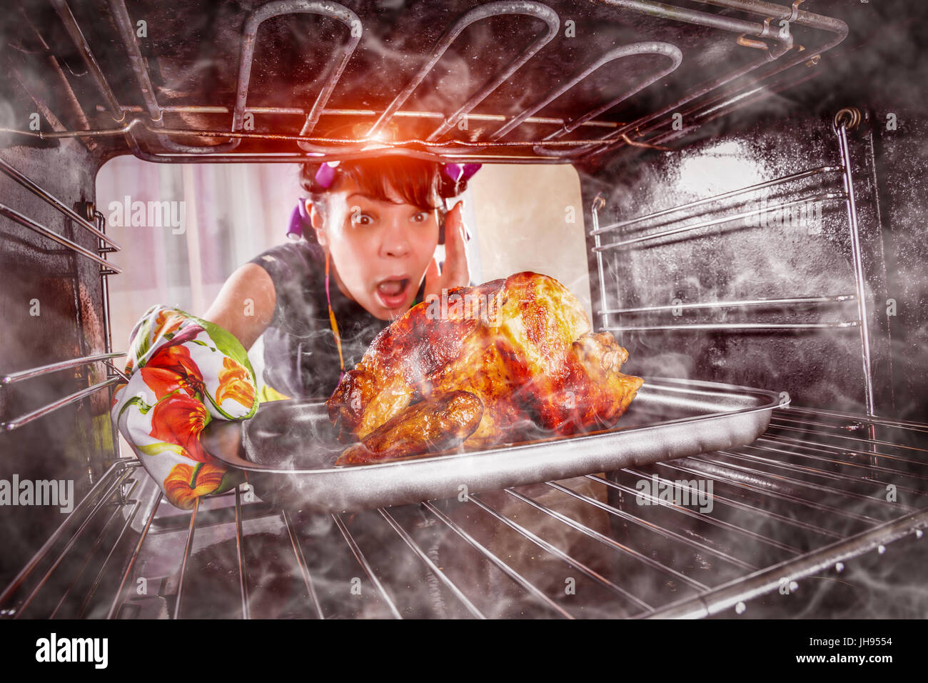 Funny Housewife overlooked roast chicken in the oven, so she had ...