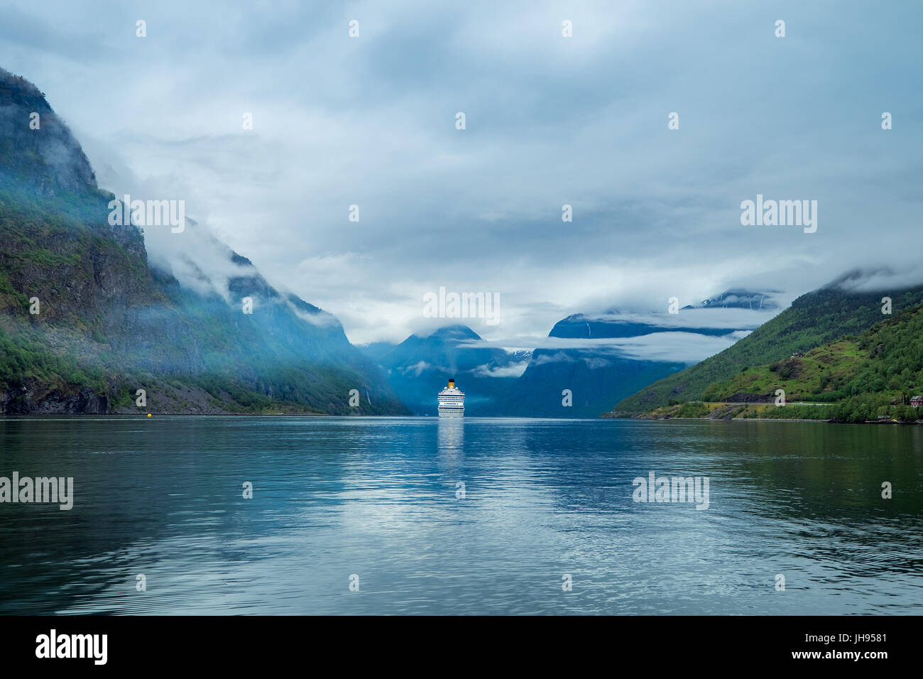 Hardanger fjorden hi-res stock photography and images - Alamy