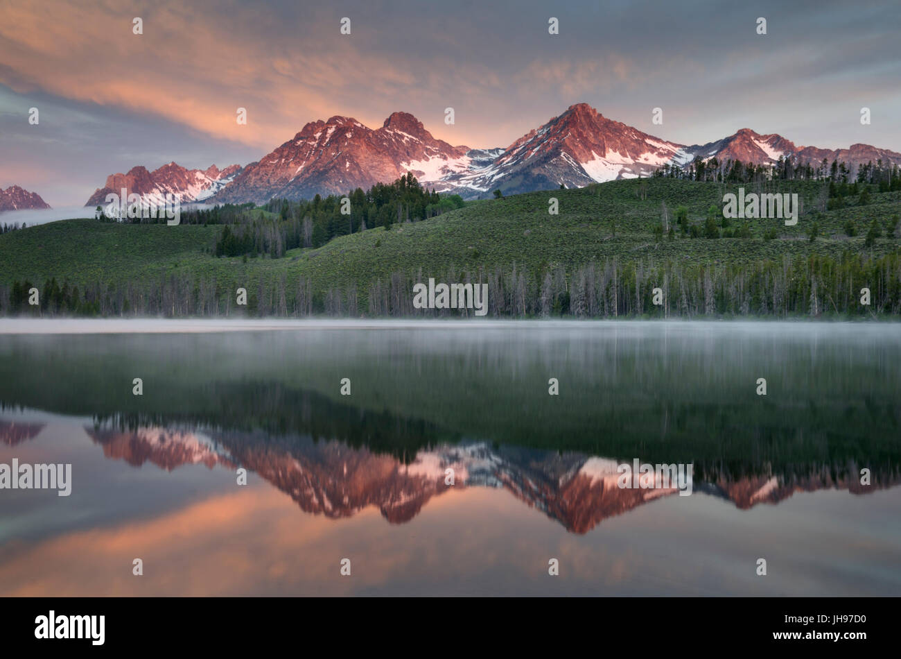 Little Redfish Lake at sunrise, Sawtooth National Recreation Area Idaho ...