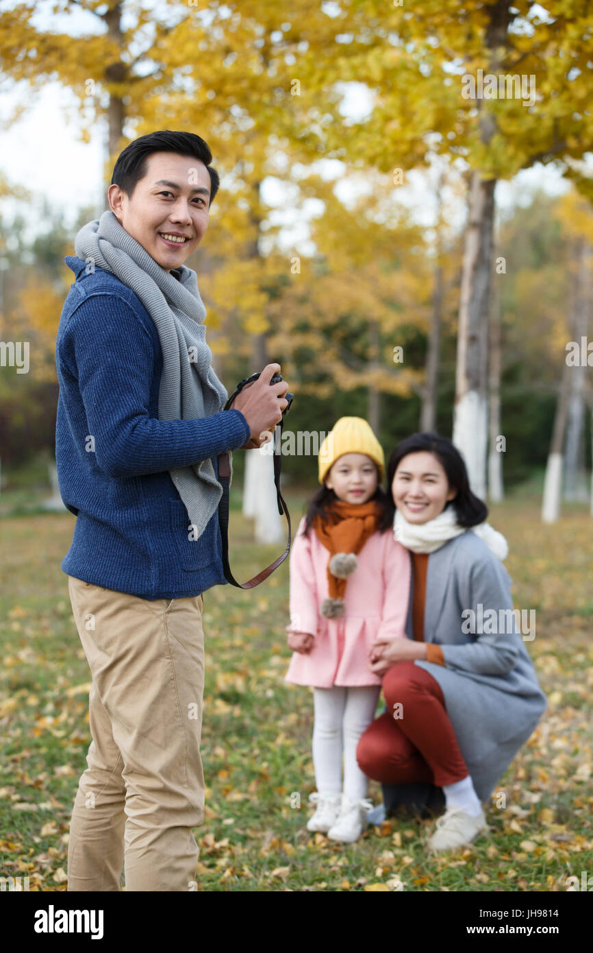Vertical photo family park hi-res stock photography and images - Alamy