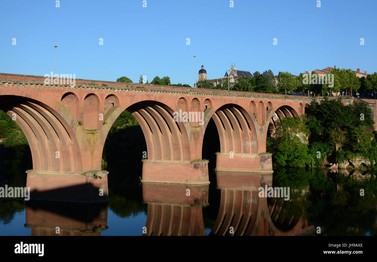 New bridge on Tarn river, Albi, Tarn, Occitanie, France Stock Photo - Alamy