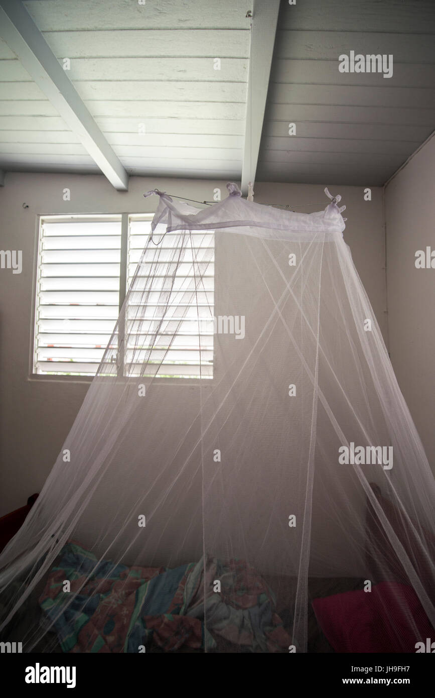 Malaria nets hi-res stock photography and images - Alamy