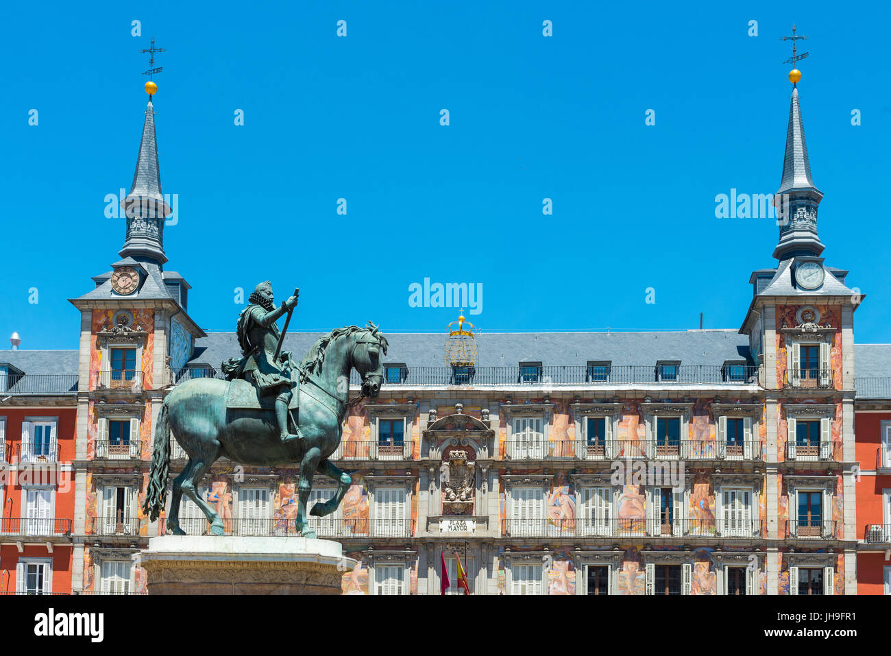Old town squere hi-res stock photography and images - Alamy