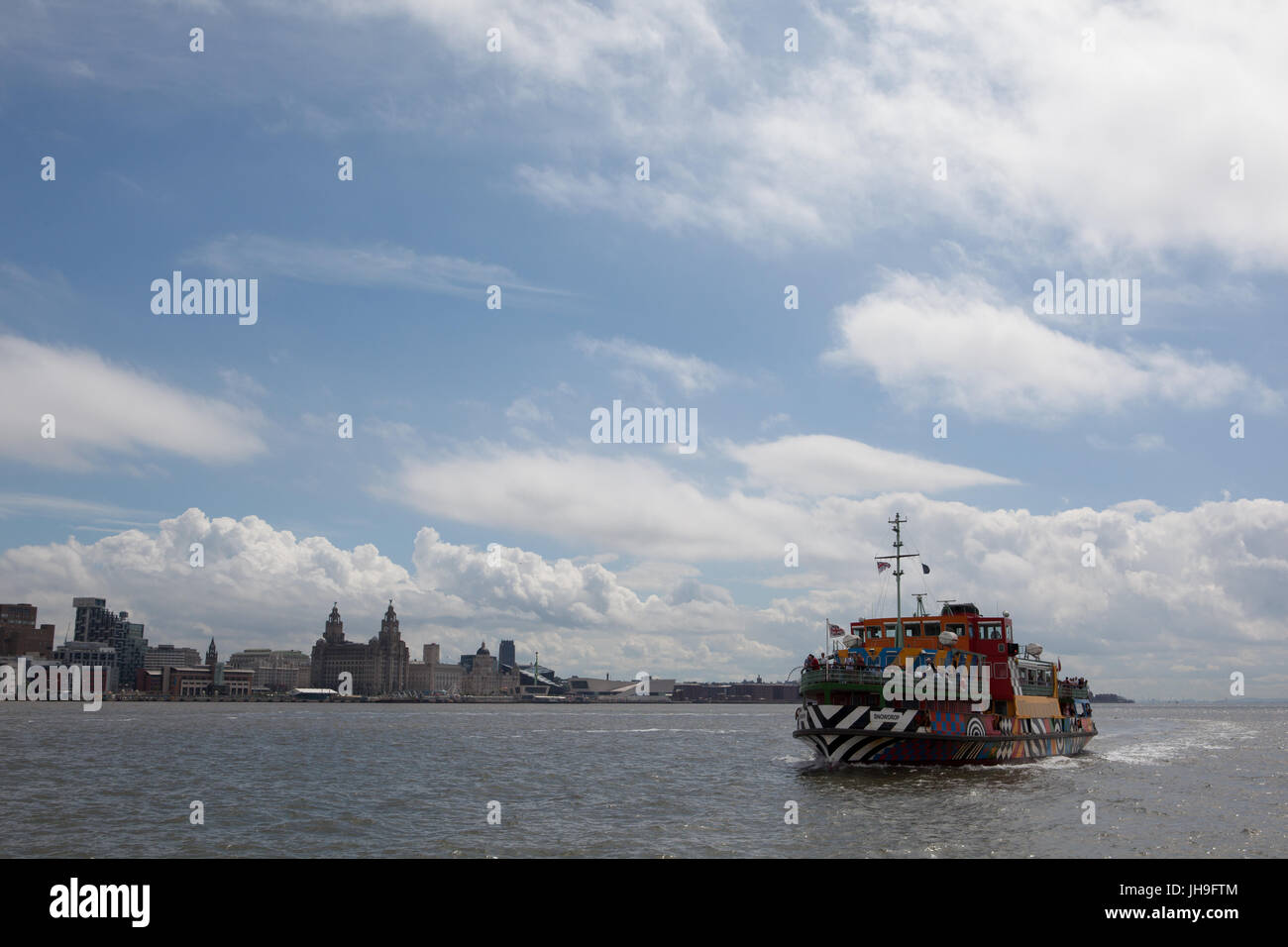 Ferry crossing the River Mersey in front of the Liverpool Skyline Stock ...