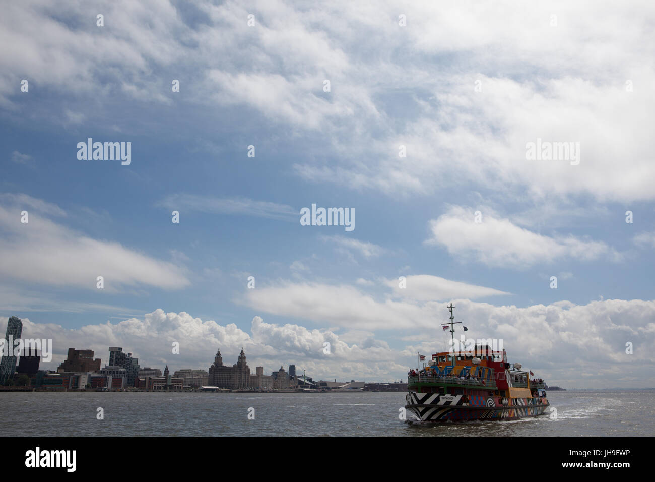 Liverpool Skyline Ferry Stock Photos & Liverpool Skyline Ferry Stock ...
