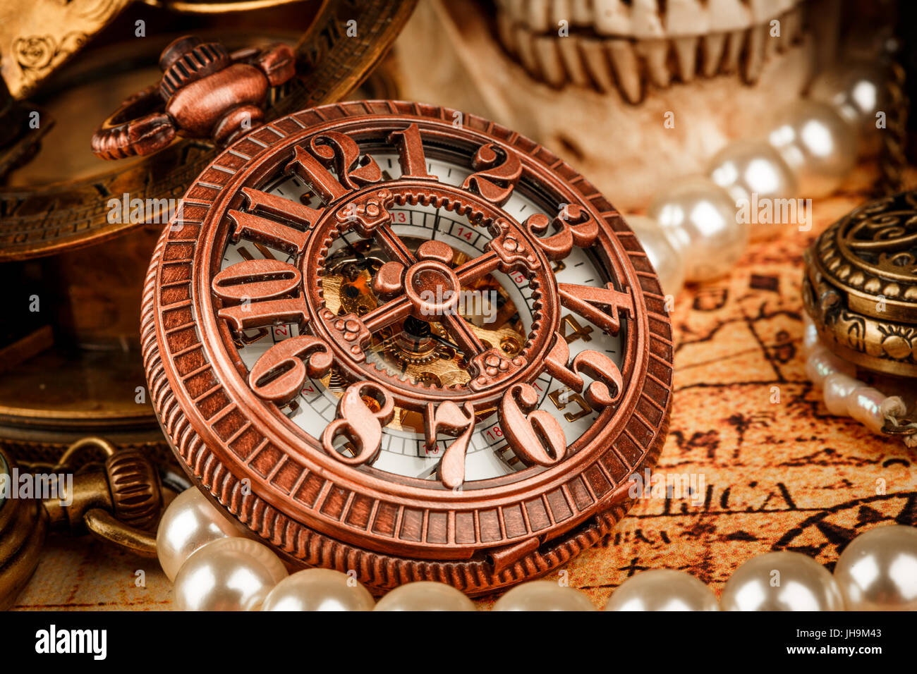 Vintage Antique pocket watch. Vintage grunge still life Stock Photo - Alamy