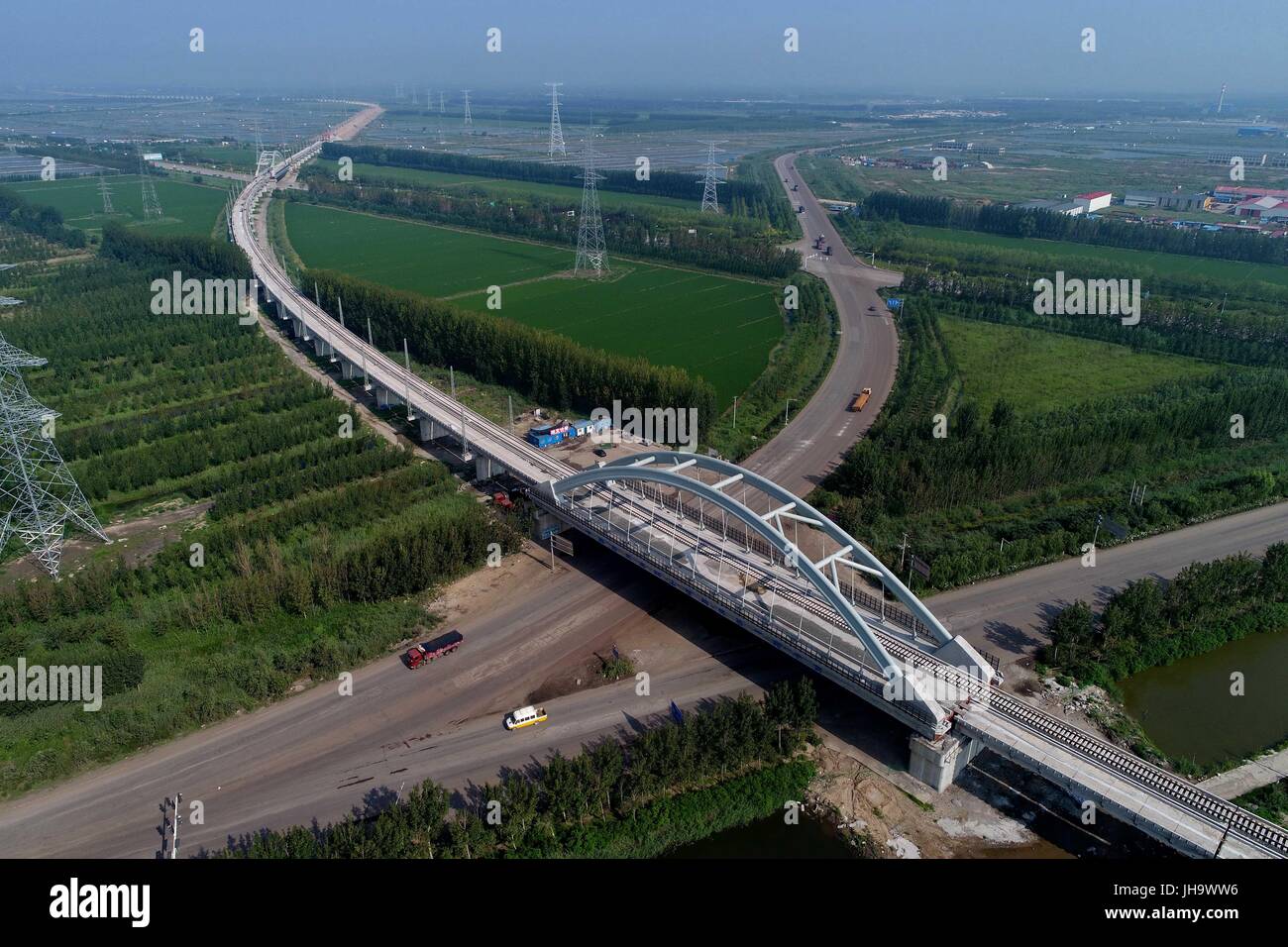 Expressway and city railway length hi-res stock photography and images ...
