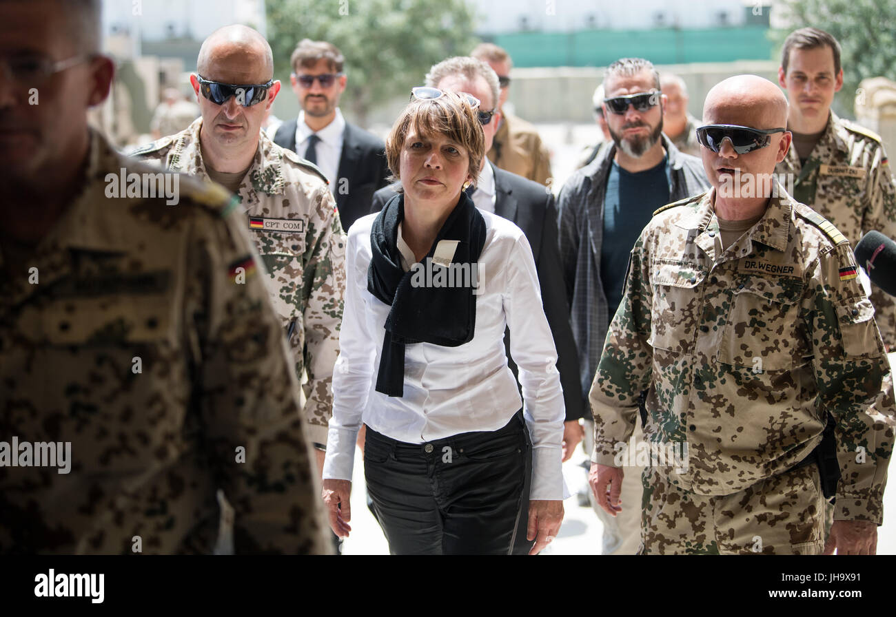 Mazar-i-Sharif, Afghanistan. 13th July, 2017. Elke Buedenbender, wife ...