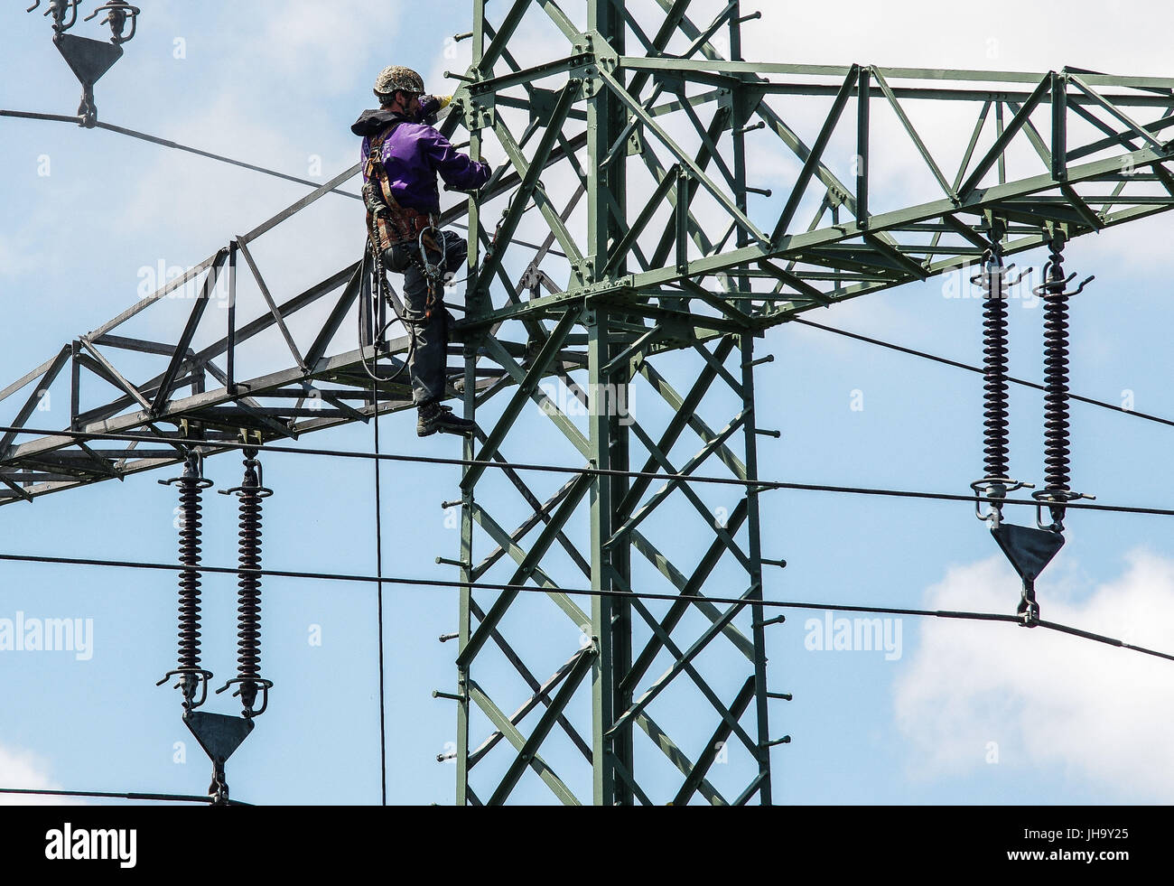 Powerline technician hi-res stock photography and images - Alamy