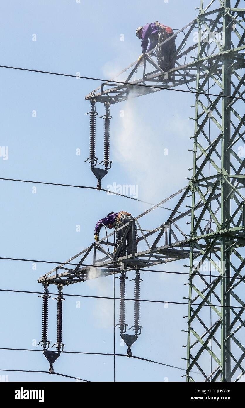 Powerline technician hi-res stock photography and images - Alamy