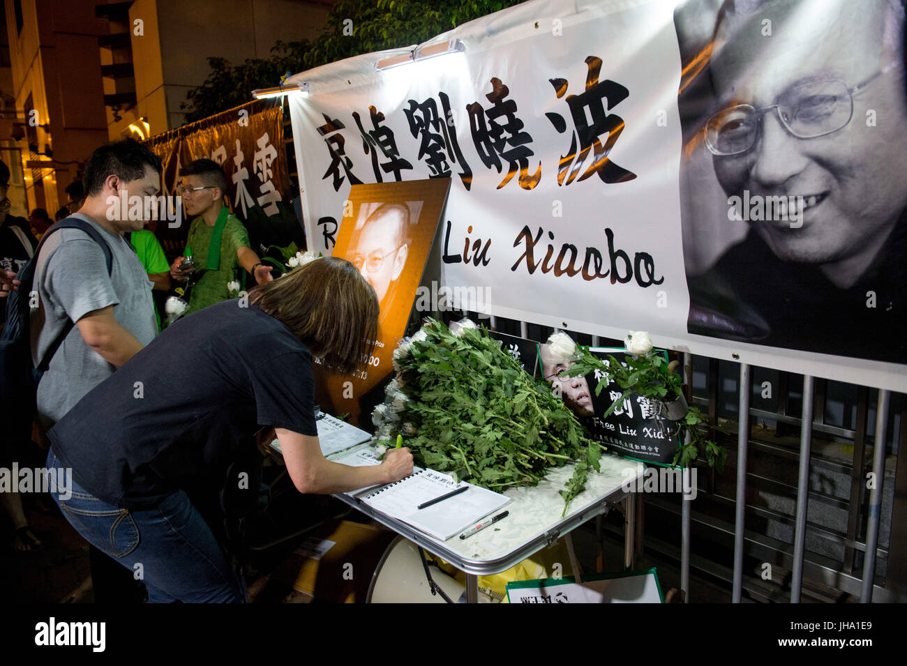 People sign condolence book in hi-res stock photography and images - Alamy