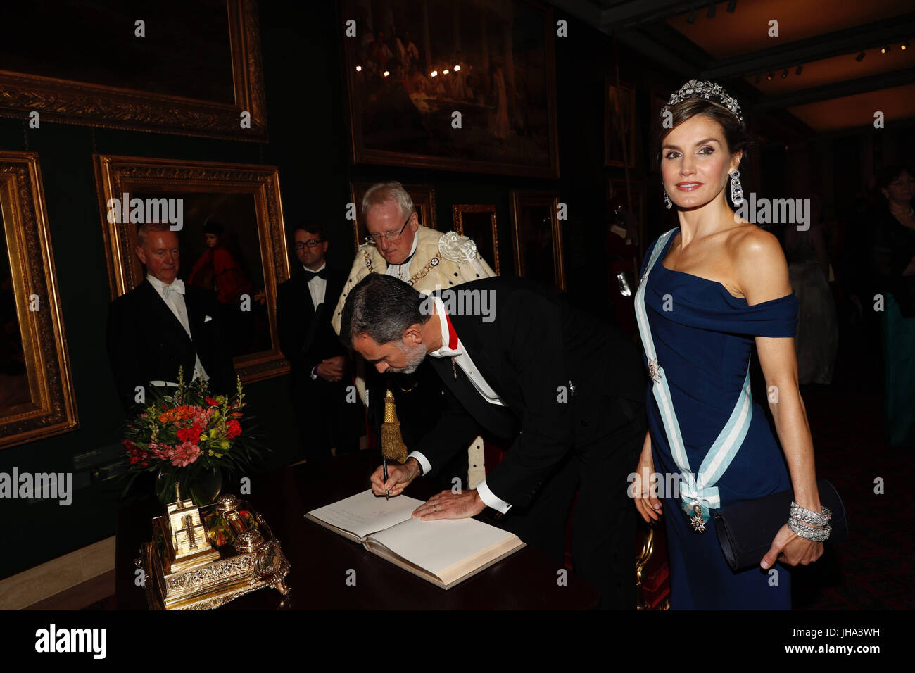Spanish King Felipe VI and Queen Letizia with Andrew Parmley during ...