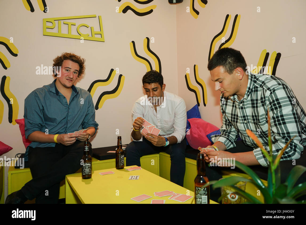 Food pyramid 80s hi-res stock photography and images - Alamy