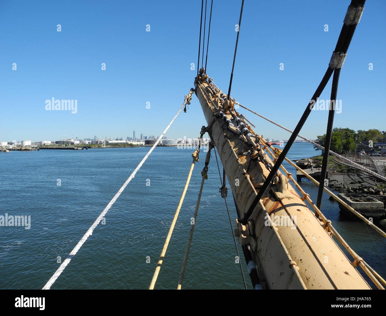 Staten Island, New York, US. 14th Oct, 2016. The historic four-masted ...