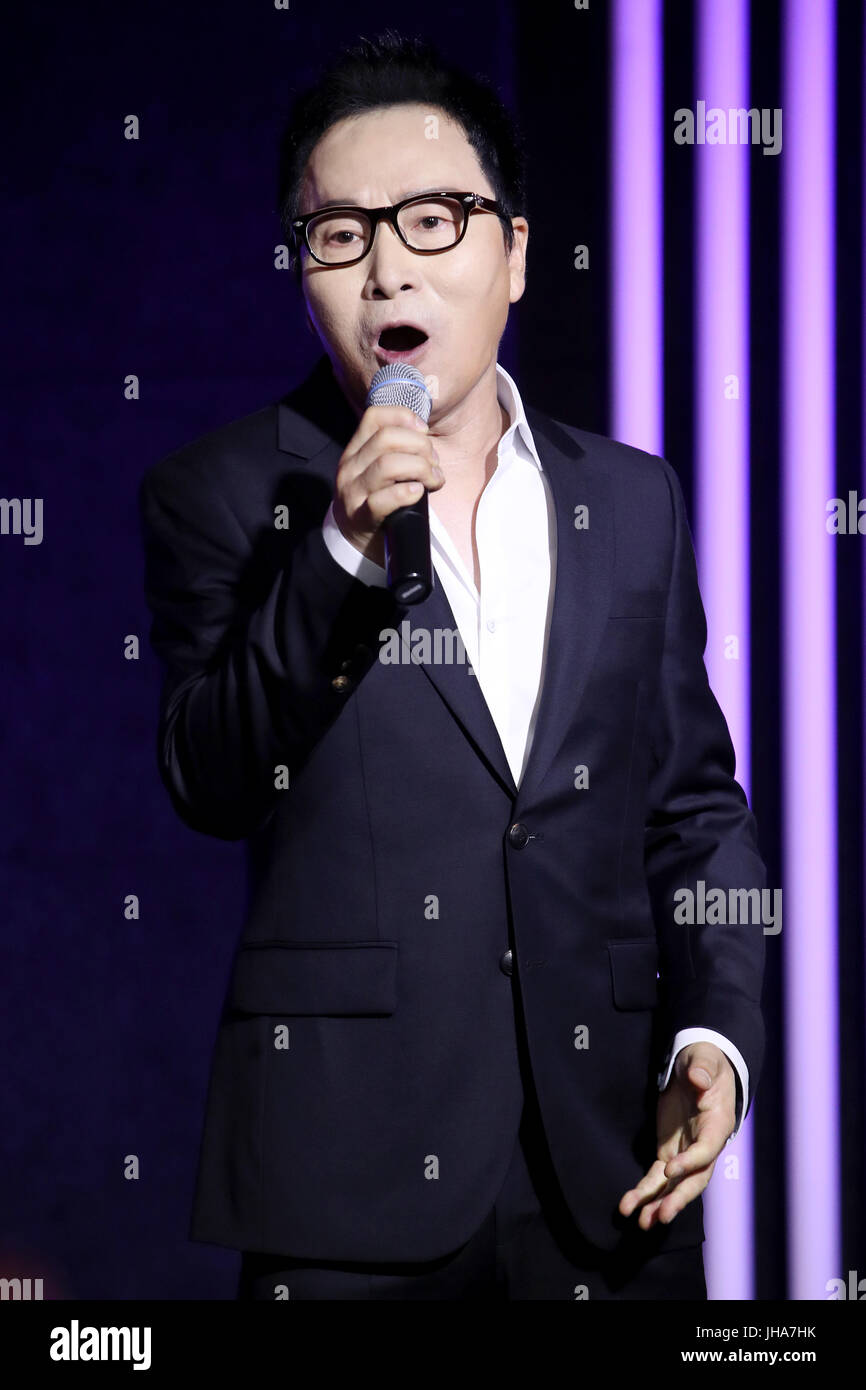 S. Korean singer Kim Jong-hwan South Korean singer Kim Jong-hwan ...