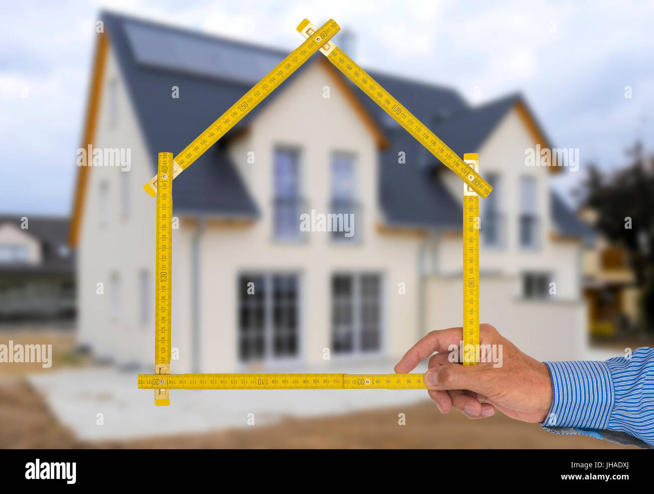 new building with real estate agent Stock Photo - Alamy