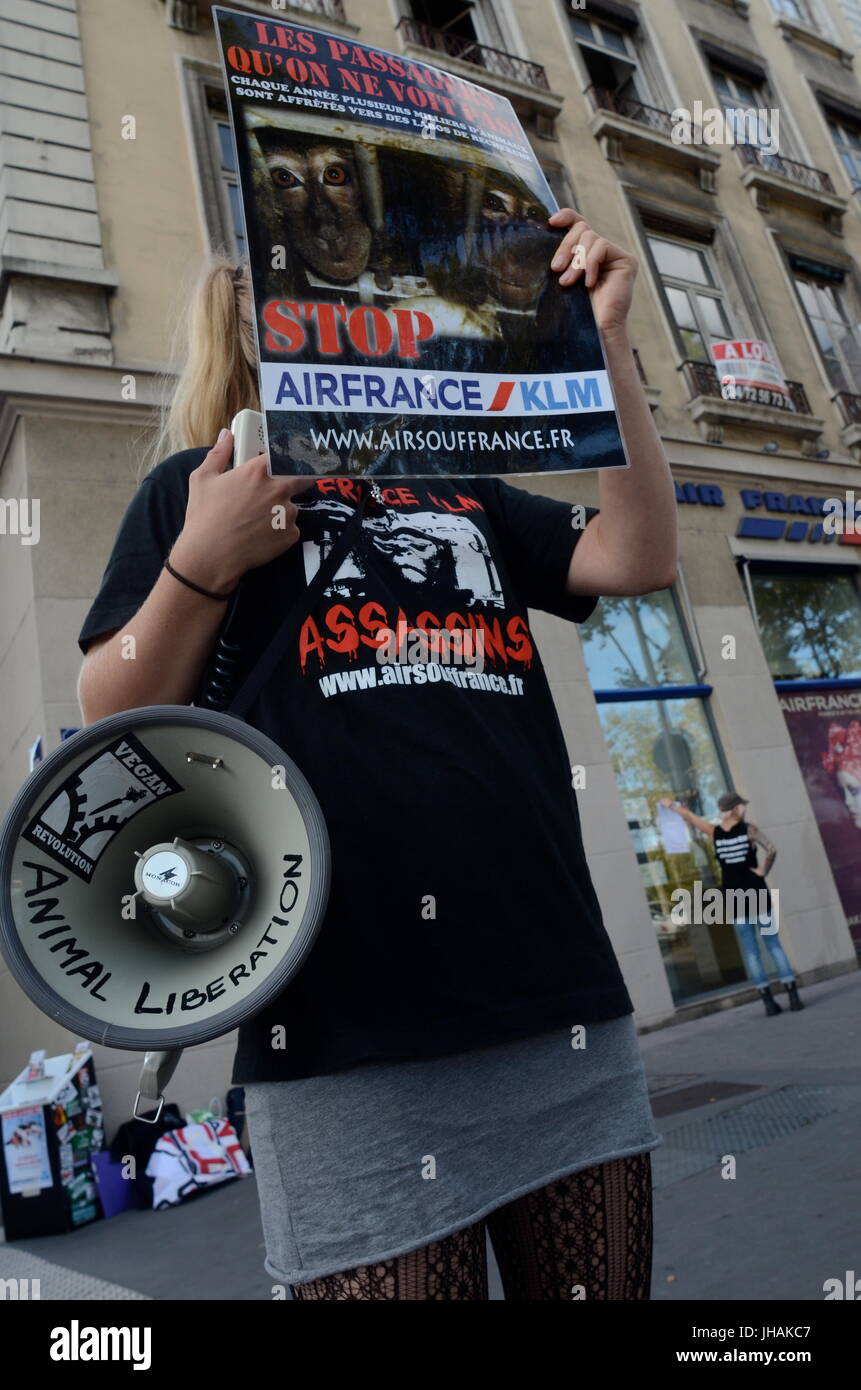 Animals rights defenders protest Air France and KLM animals transport ...