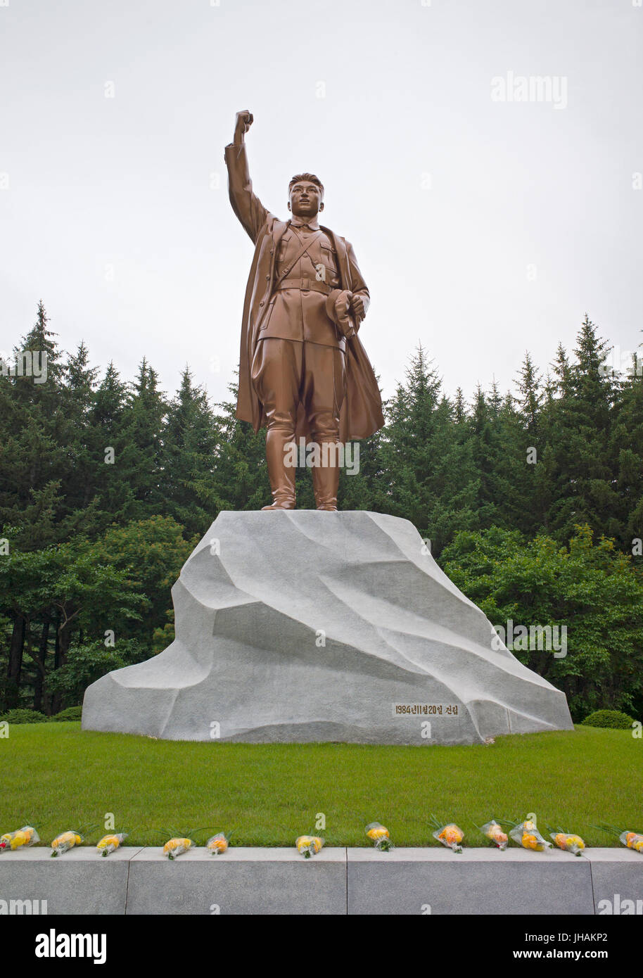 Statue of Kim Il-Sung at sight to commemorate strength of Korean army ...