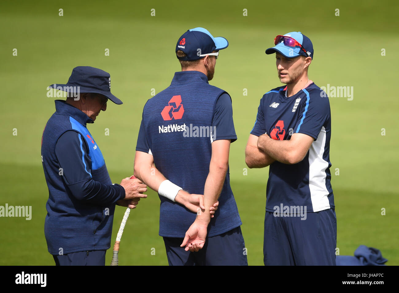 Stuart broad and joe root hi-res stock photography and images - Alamy