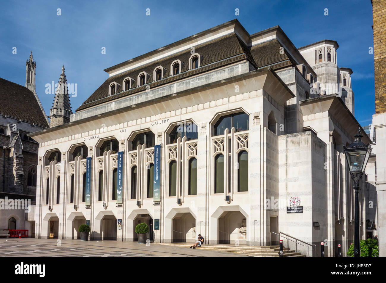 Post-modern 90s architecture of Guildhall Art Gallery by Richard ...