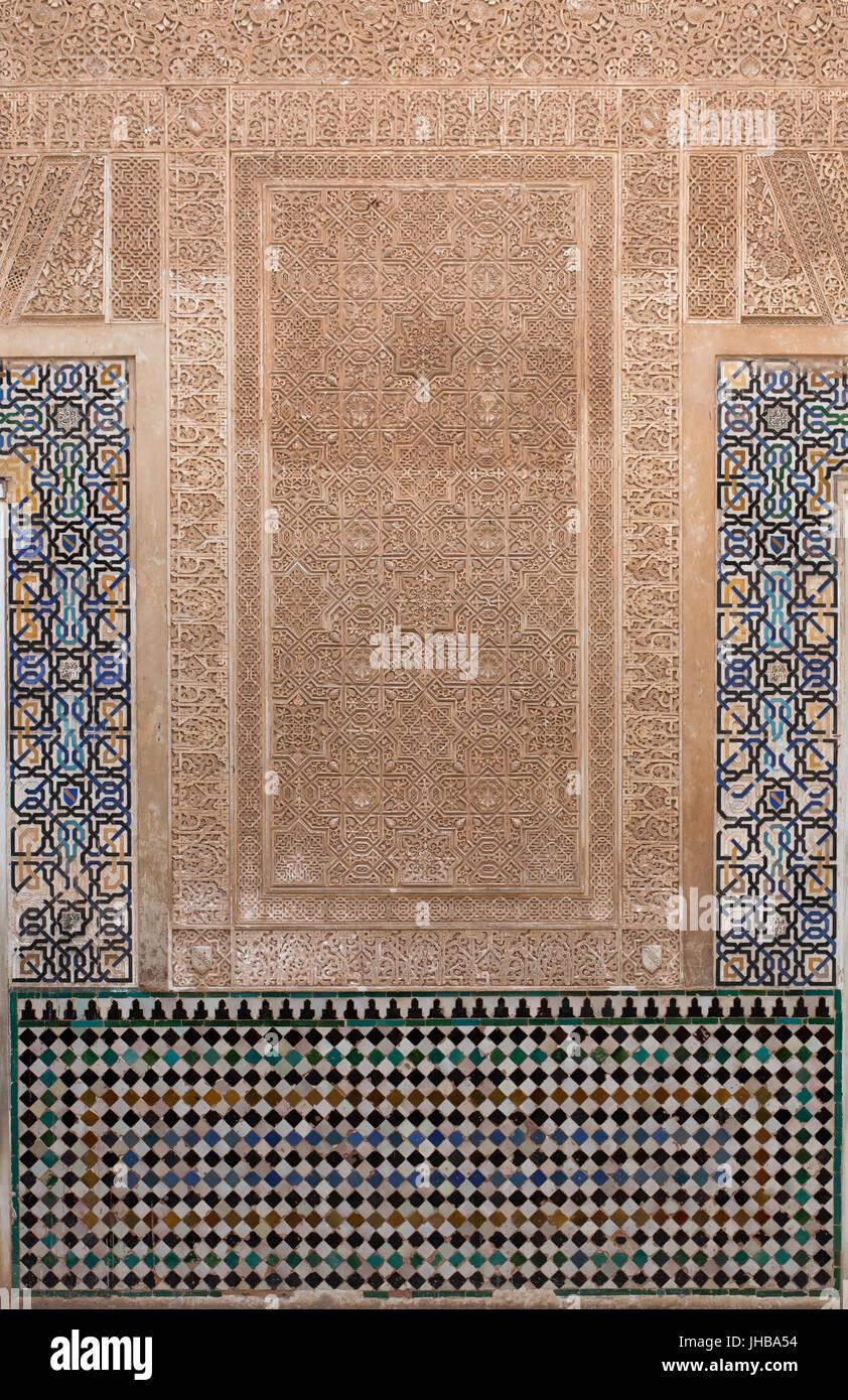 Arabesque wall decoration of the Comares Palace (Palacio de Comares ...