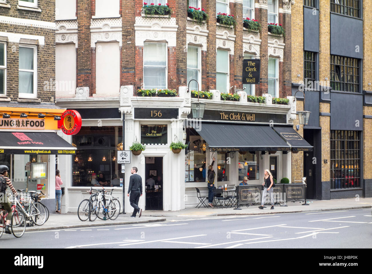 Pub bar exterior outside hi-res stock photography and images - Alamy
