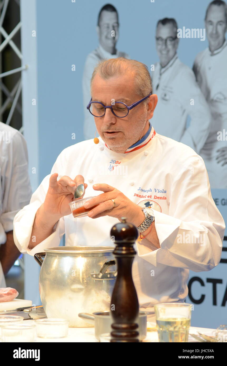 French Chef Joseph Viola delivers public cooking lesson, Lyon (France ...