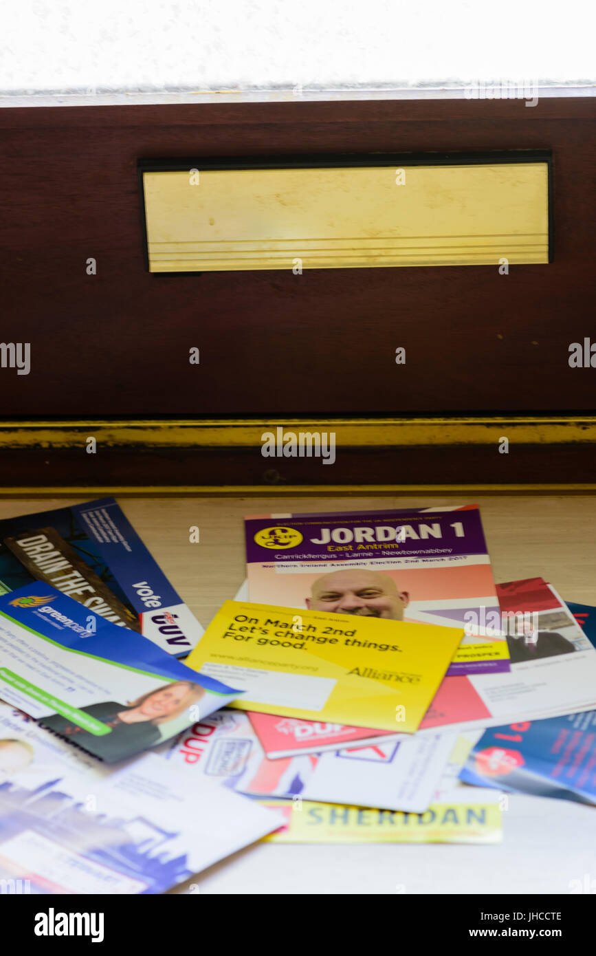 Dropped through letterbox hi-res stock photography and images - Alamy