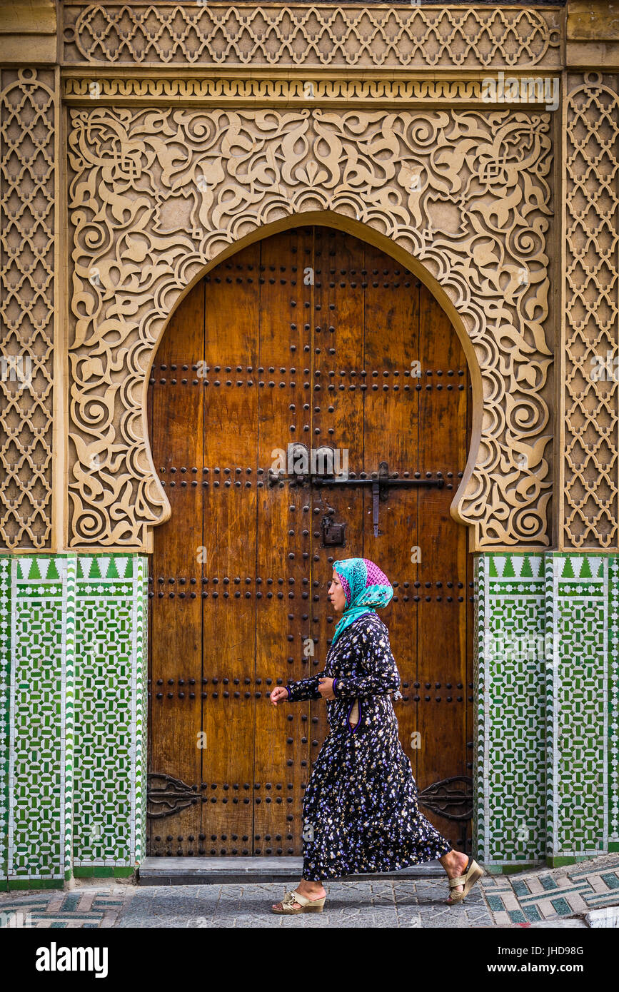 Traditionally dressed moroccan woman hi-res stock photography and ...