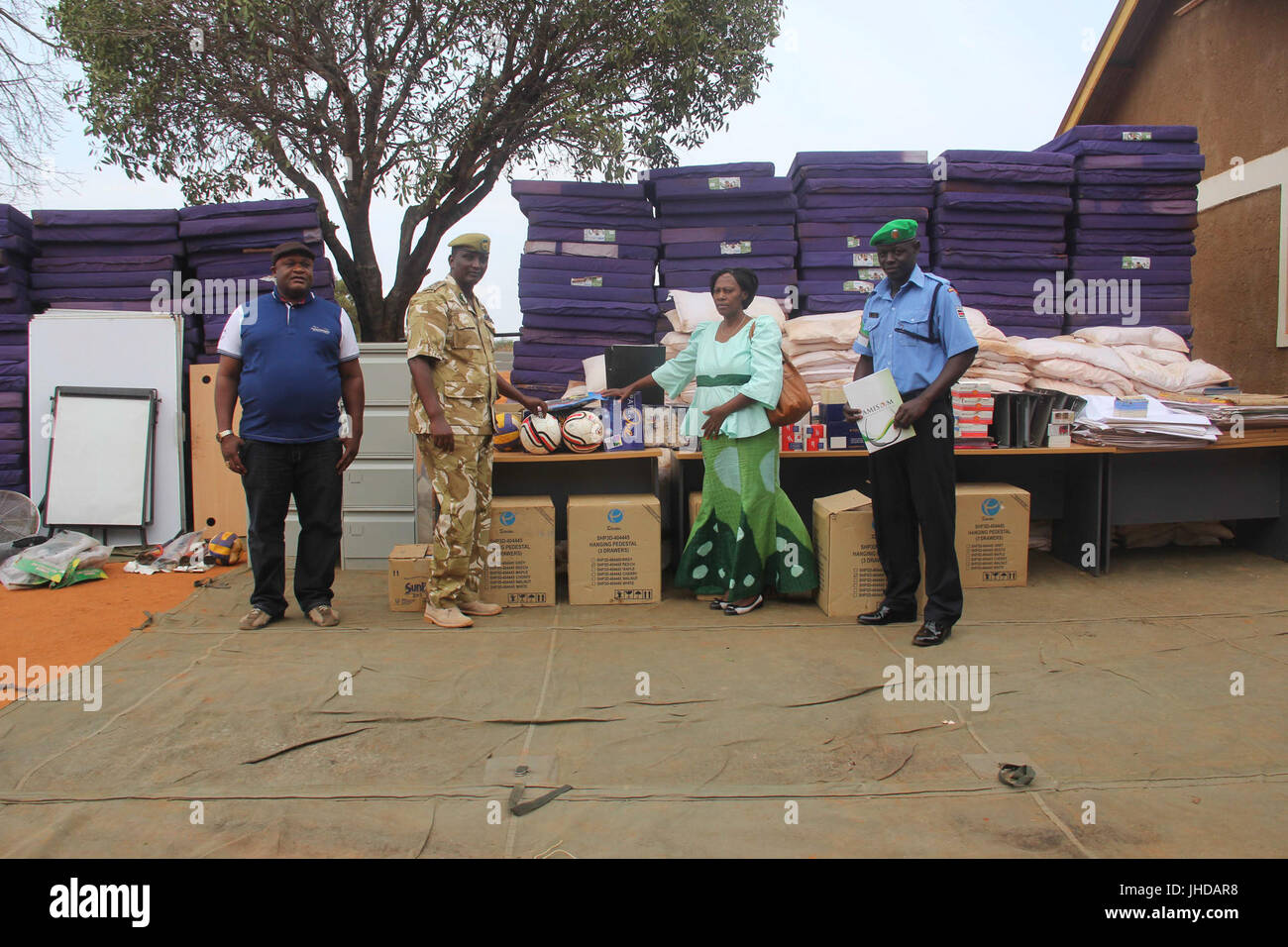 Kenya defense forces hi-res stock photography and images - Alamy