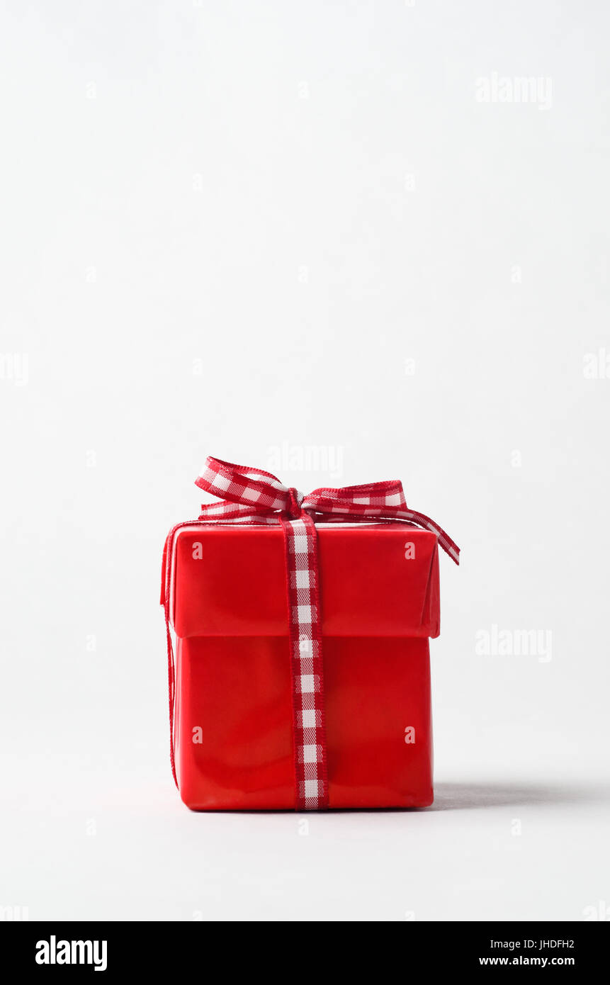 Box ribbon hi-res stock photography and images - Alamy