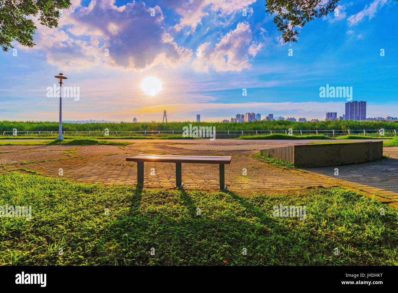 Serene riverside view hi-res stock photography and images - Alamy