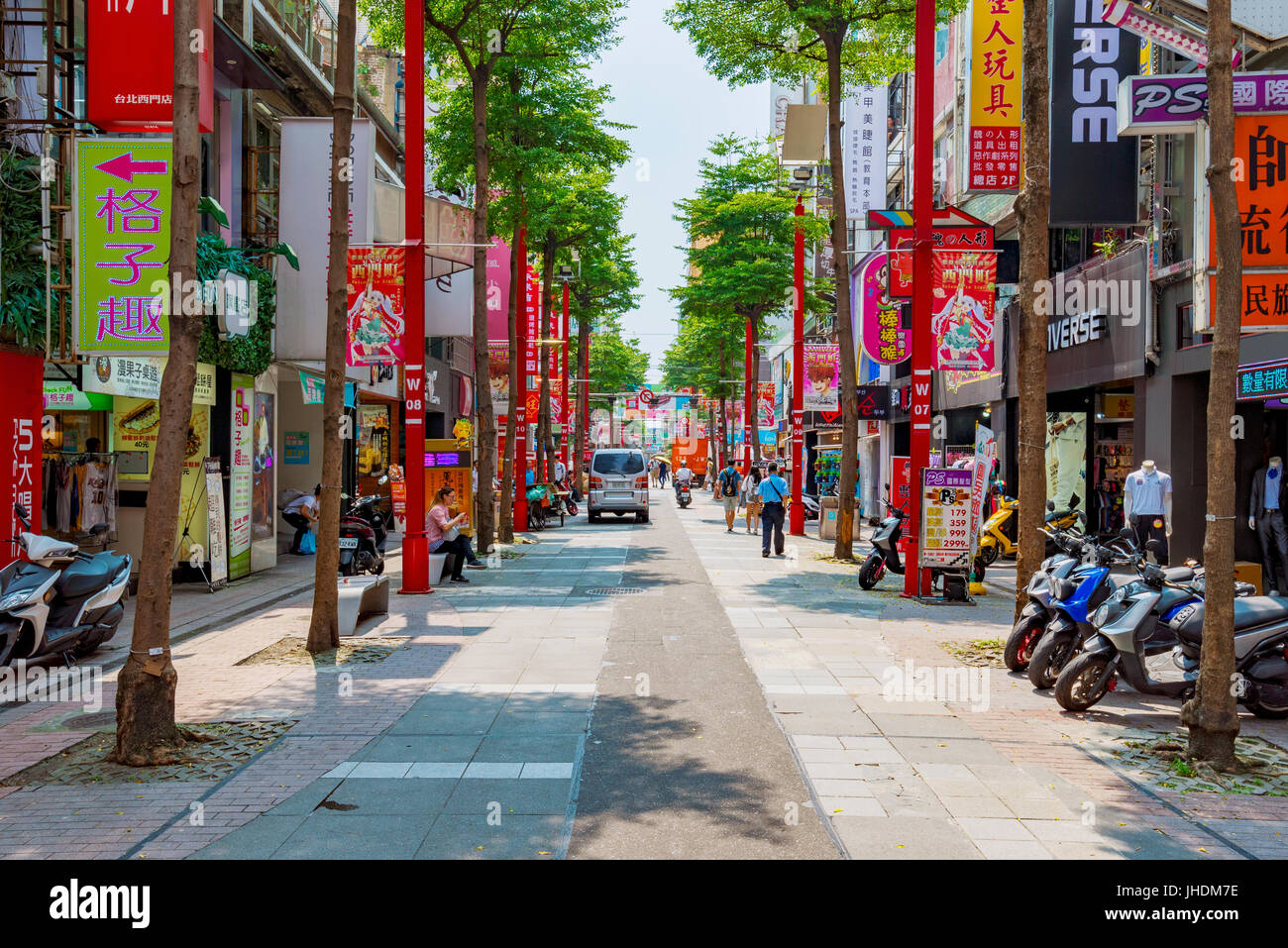 Taipei shopping district hi-res stock photography and images - Alamy