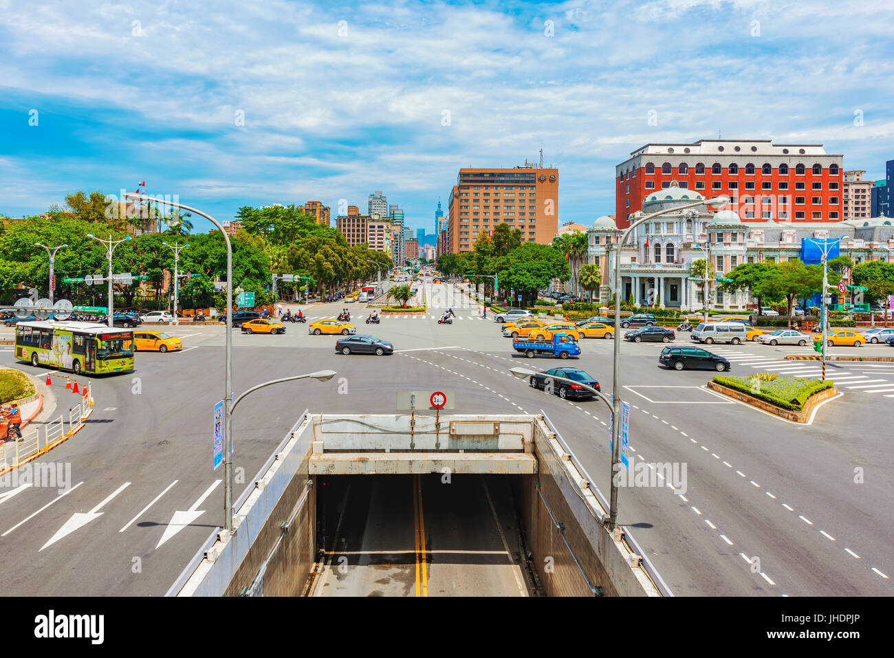 Taipei traffic intersection hi-res stock photography and images - Alamy